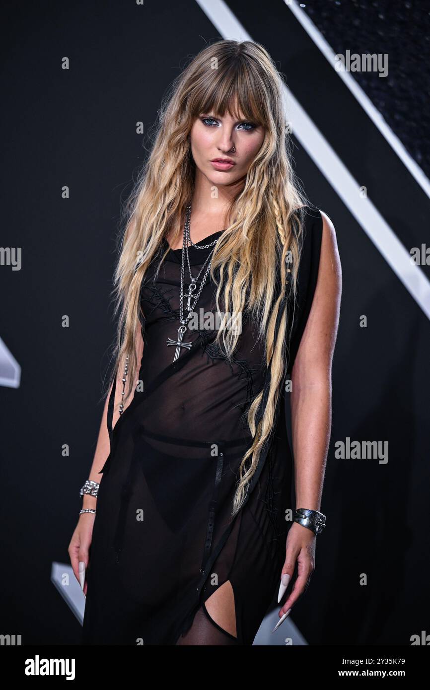 Elmont, USA. 11th Sep, 2024. Victoria Deangelis of Maneskin walking on ...