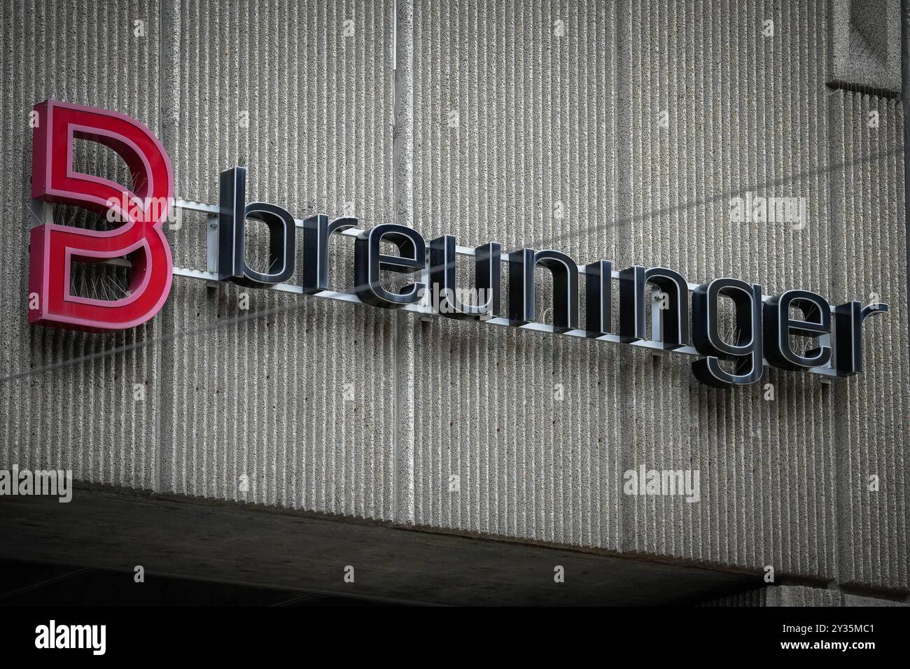 Breuninger Logo Breuninger Logo Hi Res Stock Photography And Images