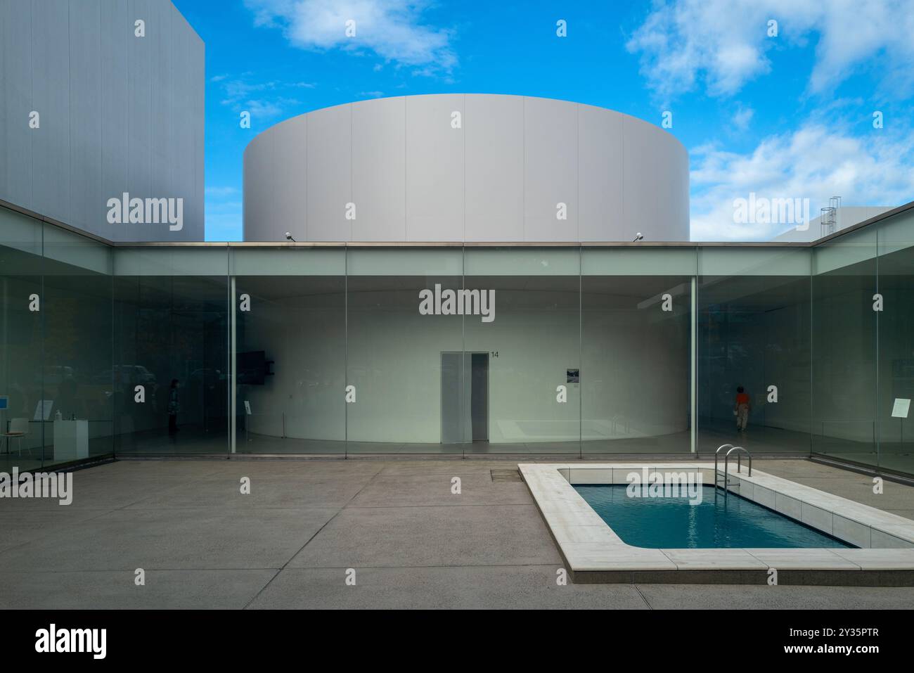 21st century sculpture hi-res stock photography and images - Alamy