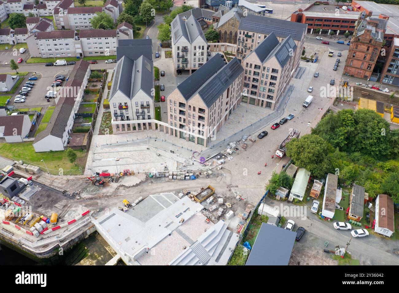 Modern high rise flats at new development Stock Photo - Alamy