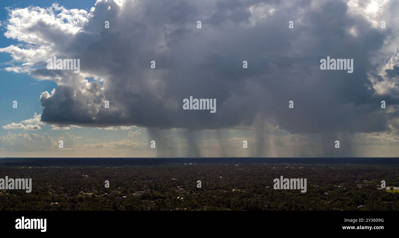 Thunderstorm rainfall in florida dramatic hi-res stock photography and ...