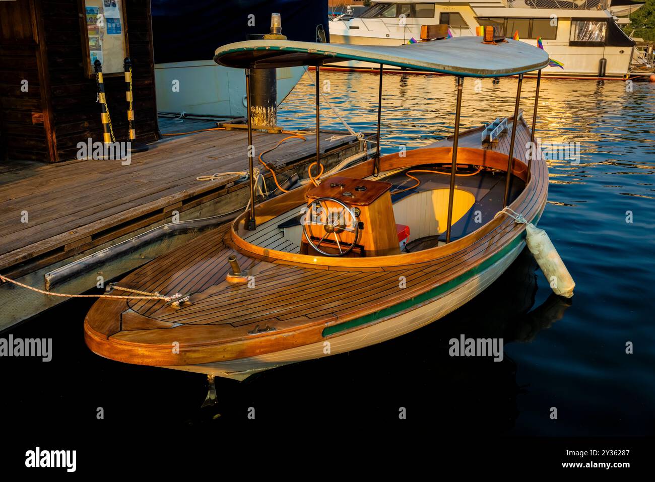 Electric boats seattle hi-res stock photography and images - Alamy