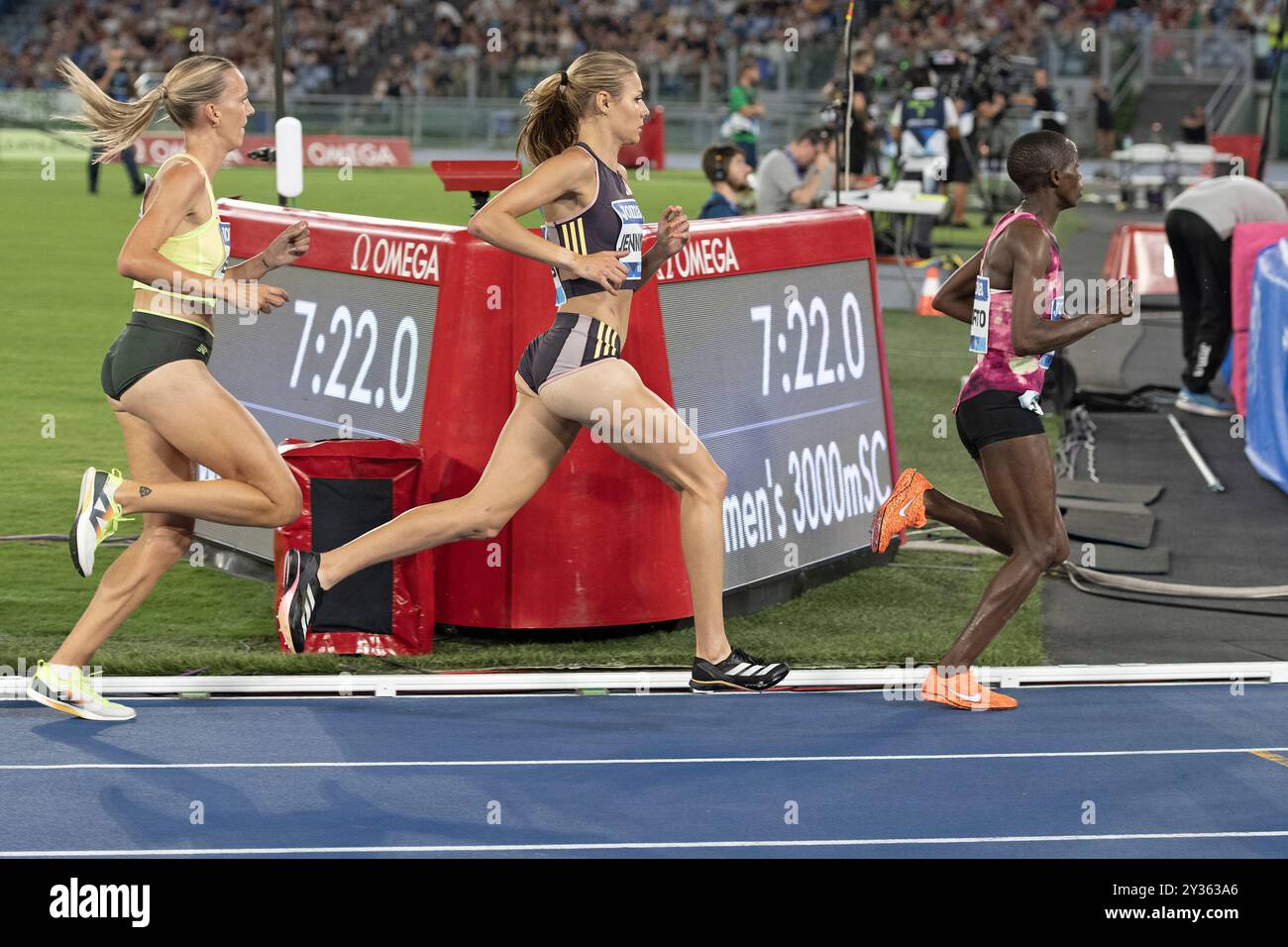 Faith Cherotich (KEN),Gabrielle Jennings (USA),Lea Meyer (GER) 3000m ...