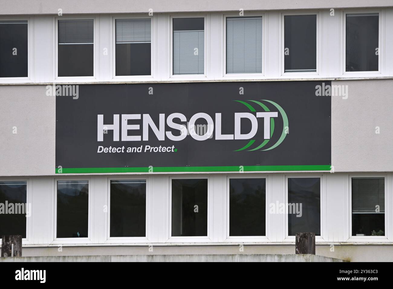 Ruestungskonzern Hensoldt in Taufkirchen bei Muenchen. Logo ...