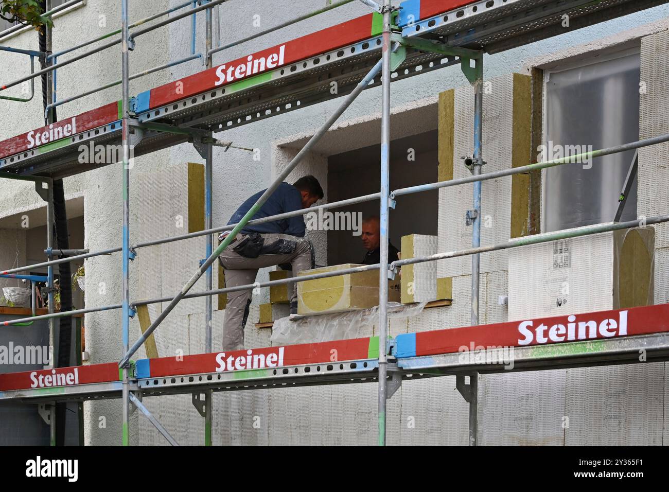 Energetic thermal insulation on the facade of an old building ...