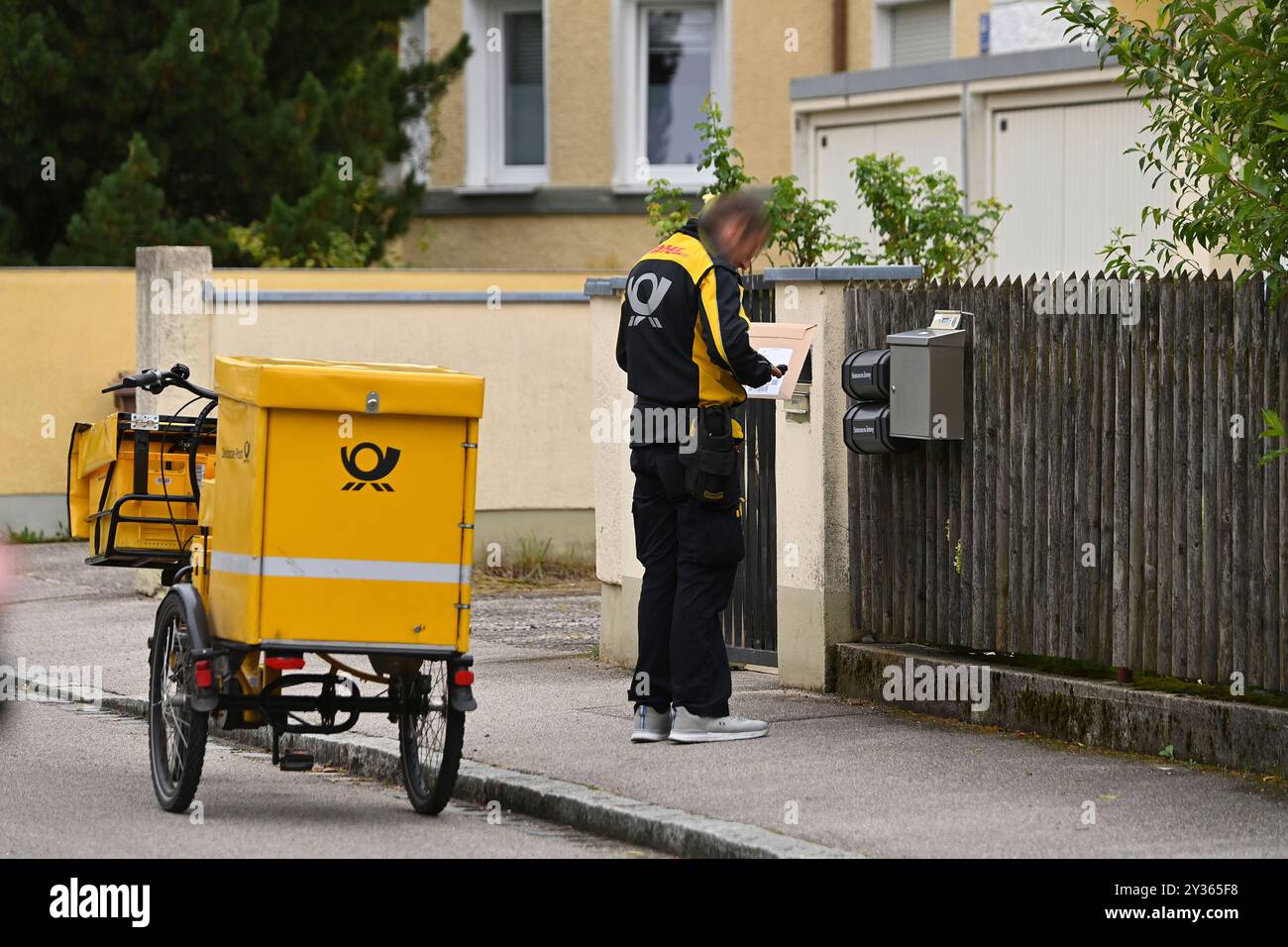 Postman bicycle delivering mail hi-res stock photography and images - Alamy