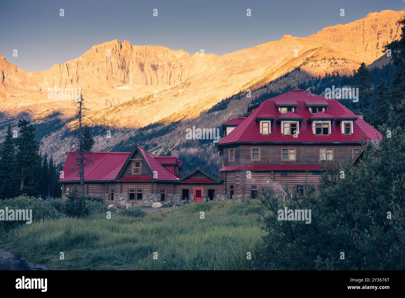 The lodge at Bow Lake, Banff National Park Stock Photo - Alamy