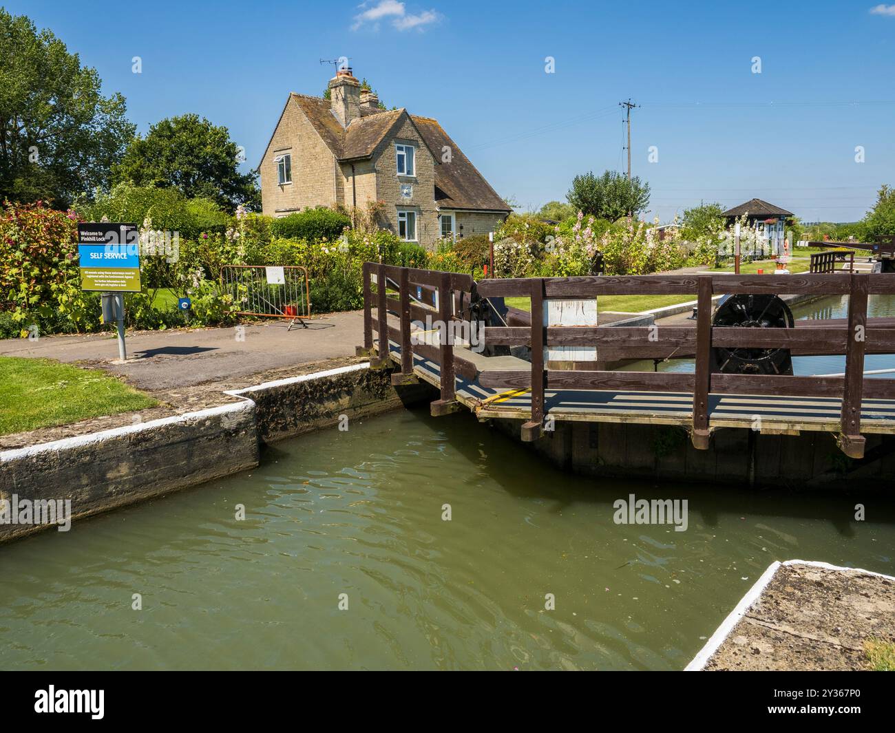 Pinkhill Lock, Farmoor, Oxfordshire, England, UK, GB Stock Photo - Alamy