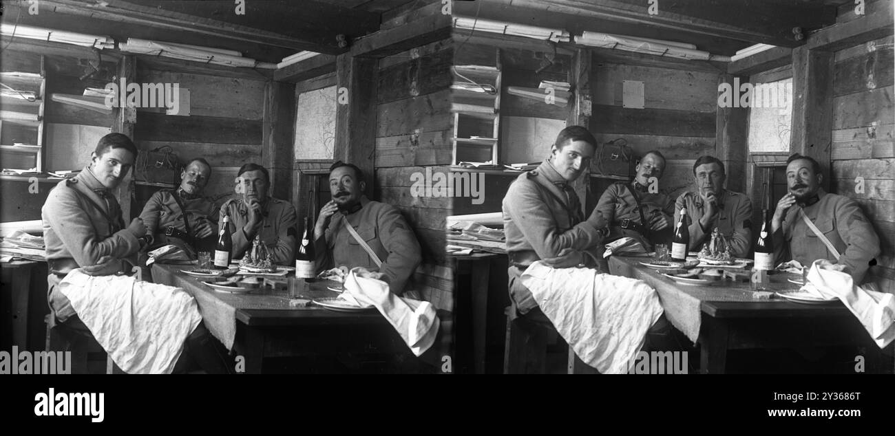 World War 1 four British officers eating in a small room Stock Photo ...