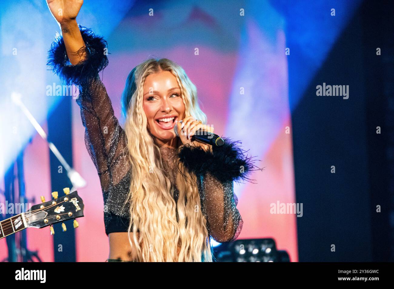 Madeline Merlo joins MacKenzie Porter on stage for the Finale of the ...