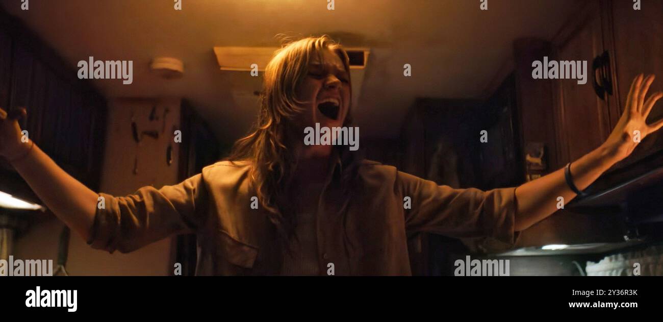 DON'T TURN OUT THE LIGHTS, Bella DeLong, 2023. © Quiver Distribution ...