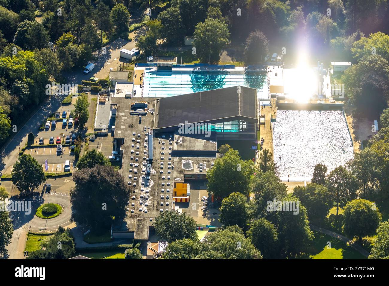 Luftbild, Panoramabad, Hallenbad und Freibad mit Badegästen, Neviges ...