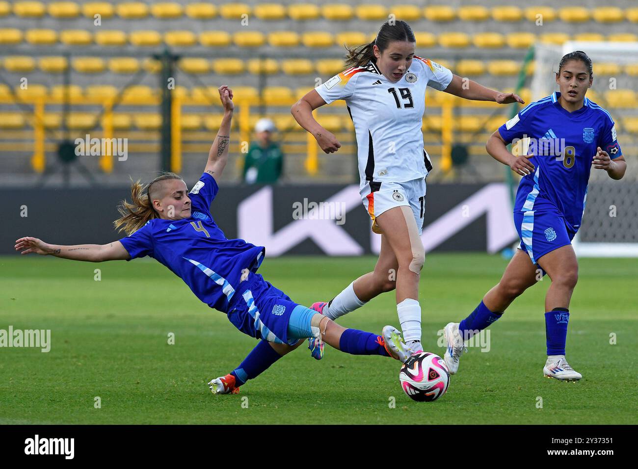 Bogota, Colombia. 12th Sep, 2024. Loreen Bender of Germany battles for ...