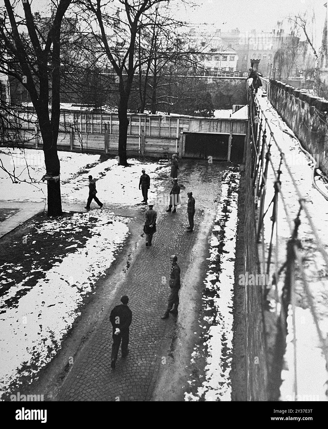 Prisoners and American guards on the exercise grounds at the Nuremberg ...