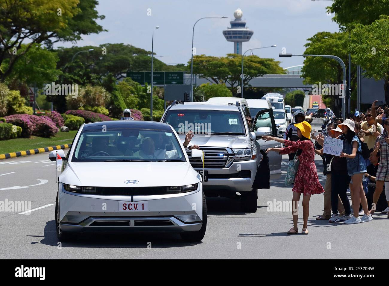 Pope Francis arrives at the Changi airport to depart Singapore, Friday ...