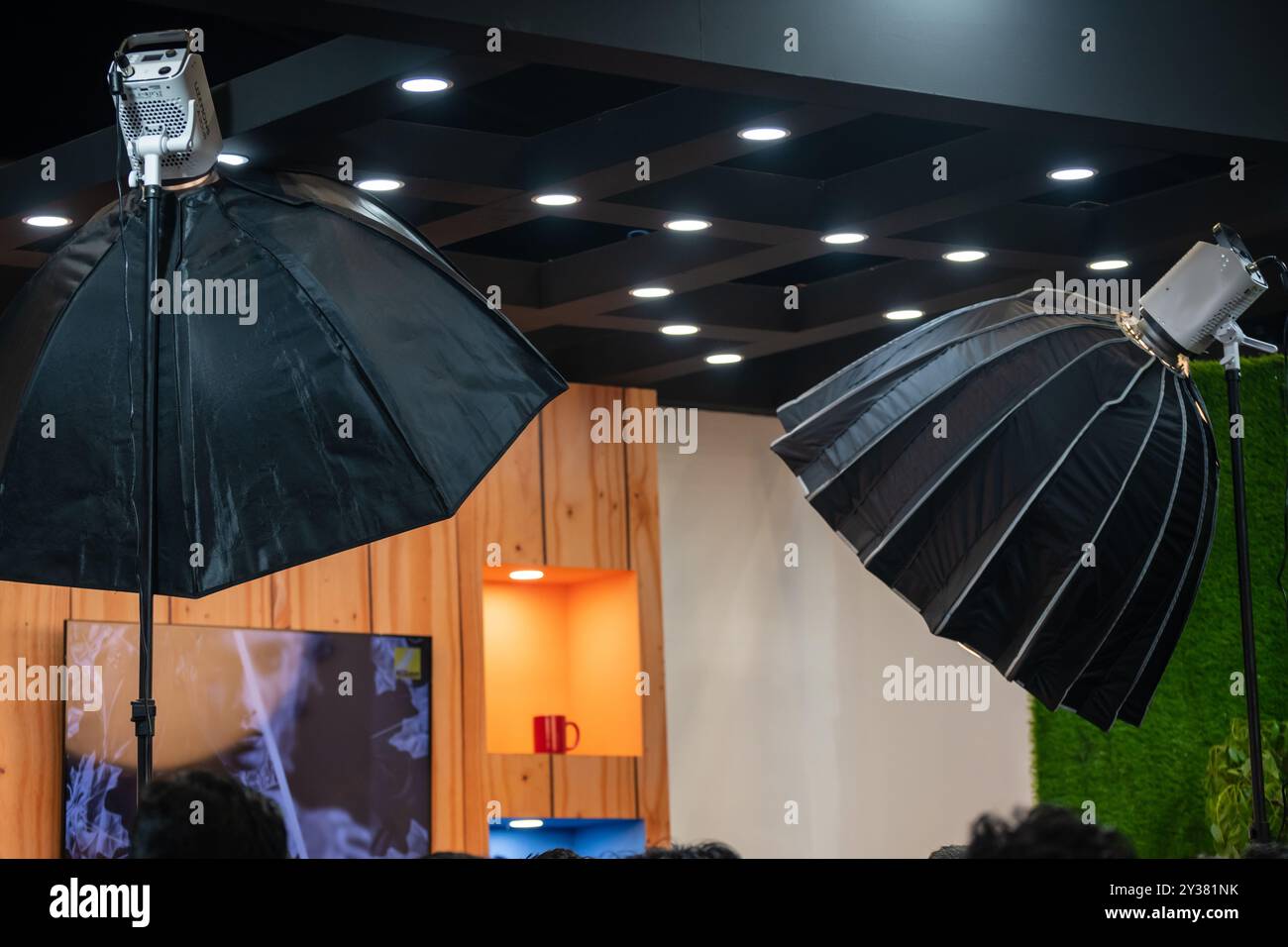 Close-up of studio strobe light in photography studio Stock Photo - Alamy