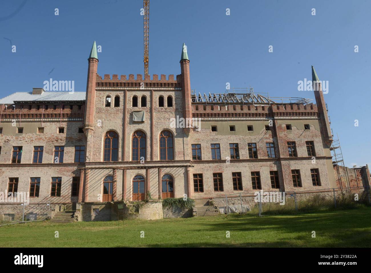 Der Dachstuhl von Schloss Broock wird komplett saniert. *** The roof ...