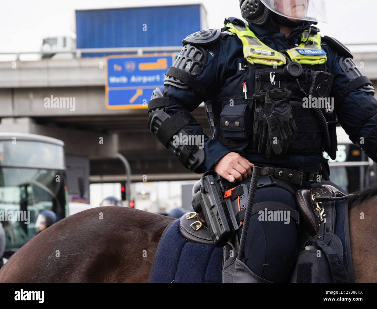 Mounted defence forces hi-res stock photography and images - Alamy