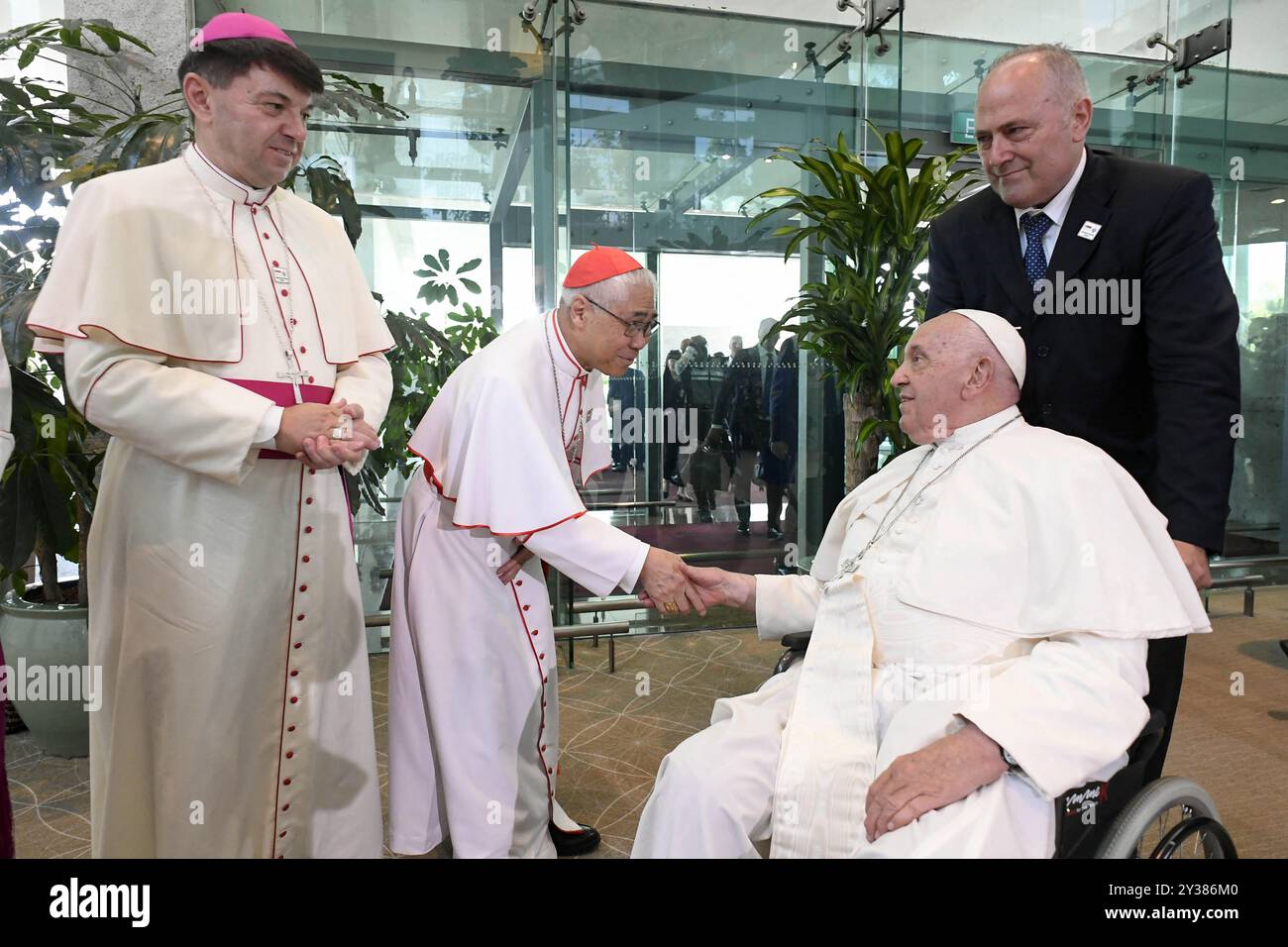 Singapore, Singapore. 13th Sep, 2024. Pope Francis greets Singapore's ...