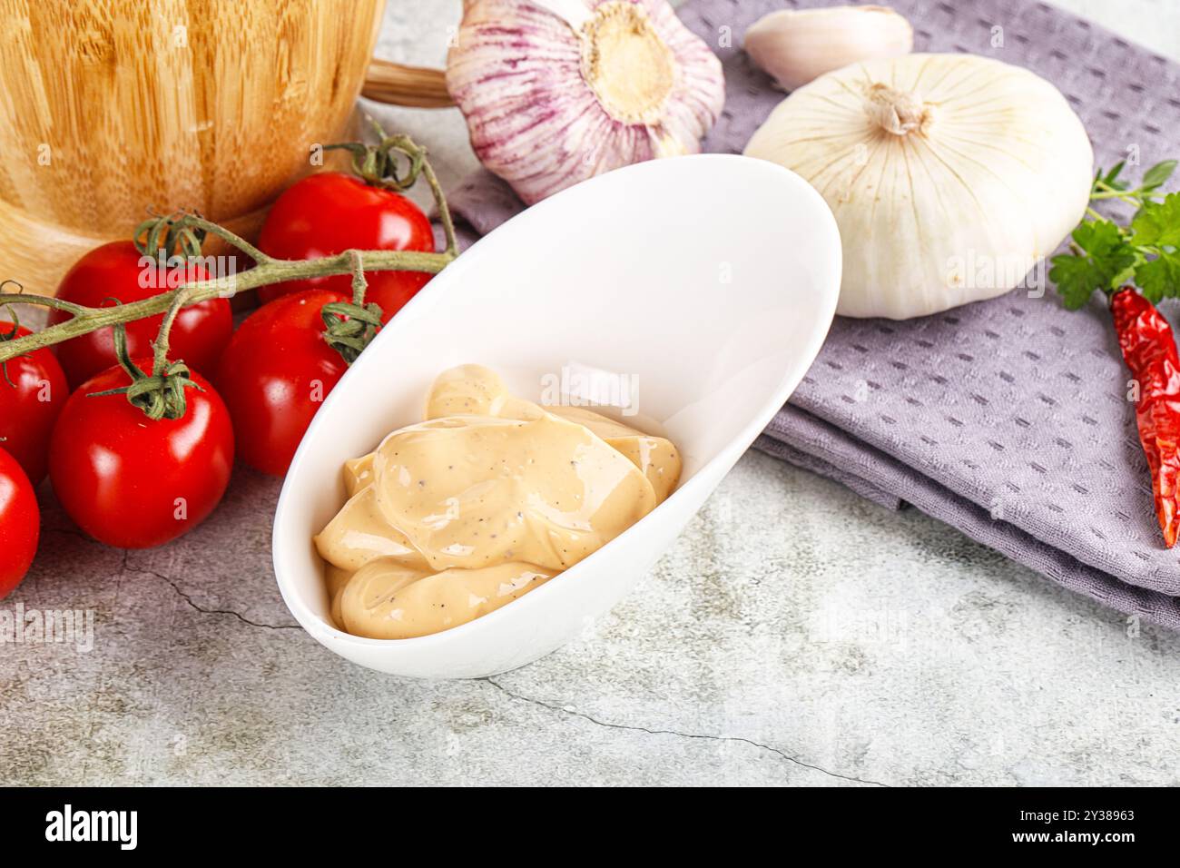 Bowl of Yellow cream grill sauce for burger Stock Photo - Alamy