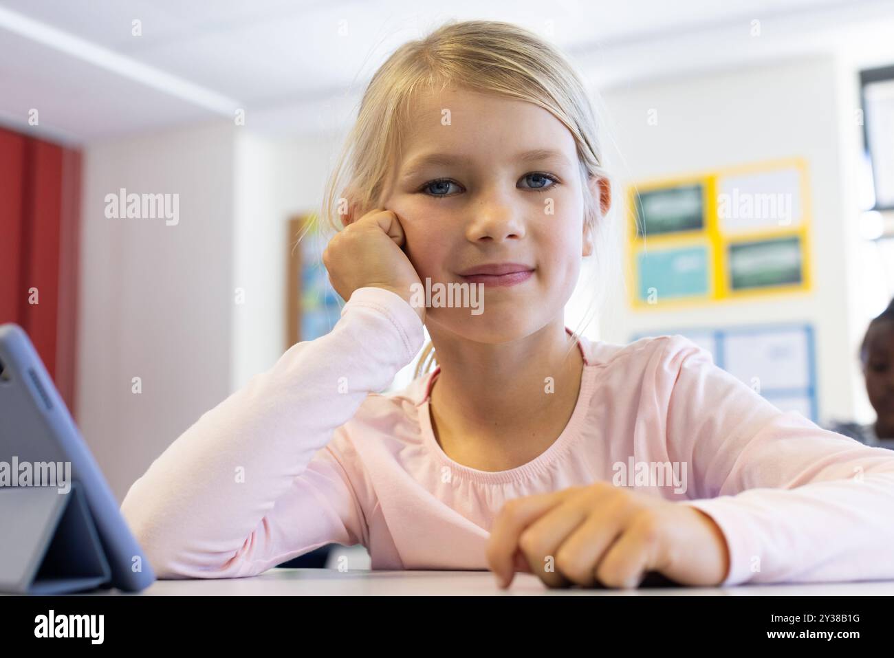 E learning student girl tablet hi-res stock photography and images - Alamy