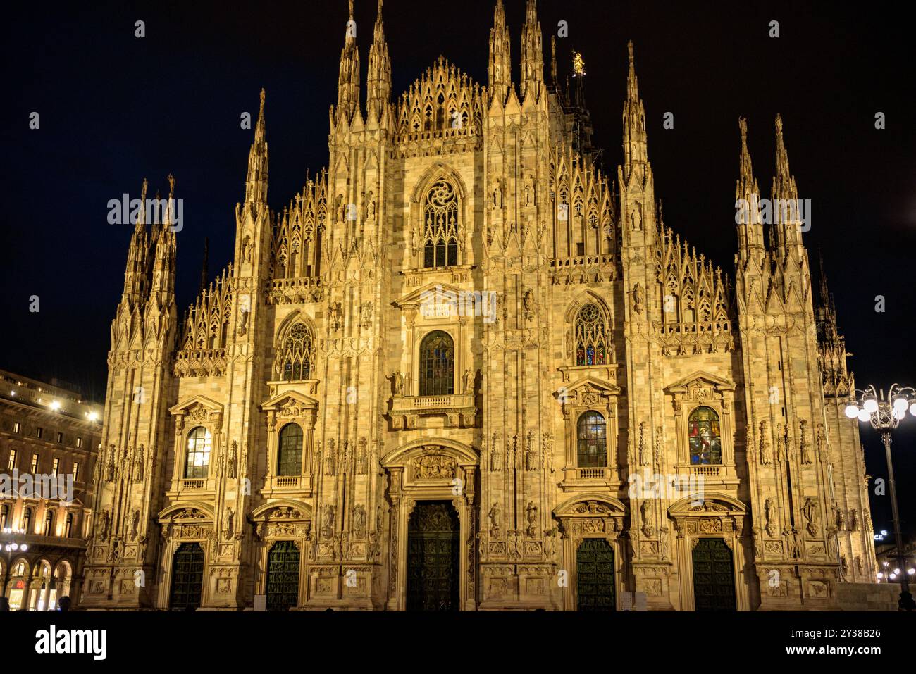 Monumento de milano hi-res stock photography and images - Alamy