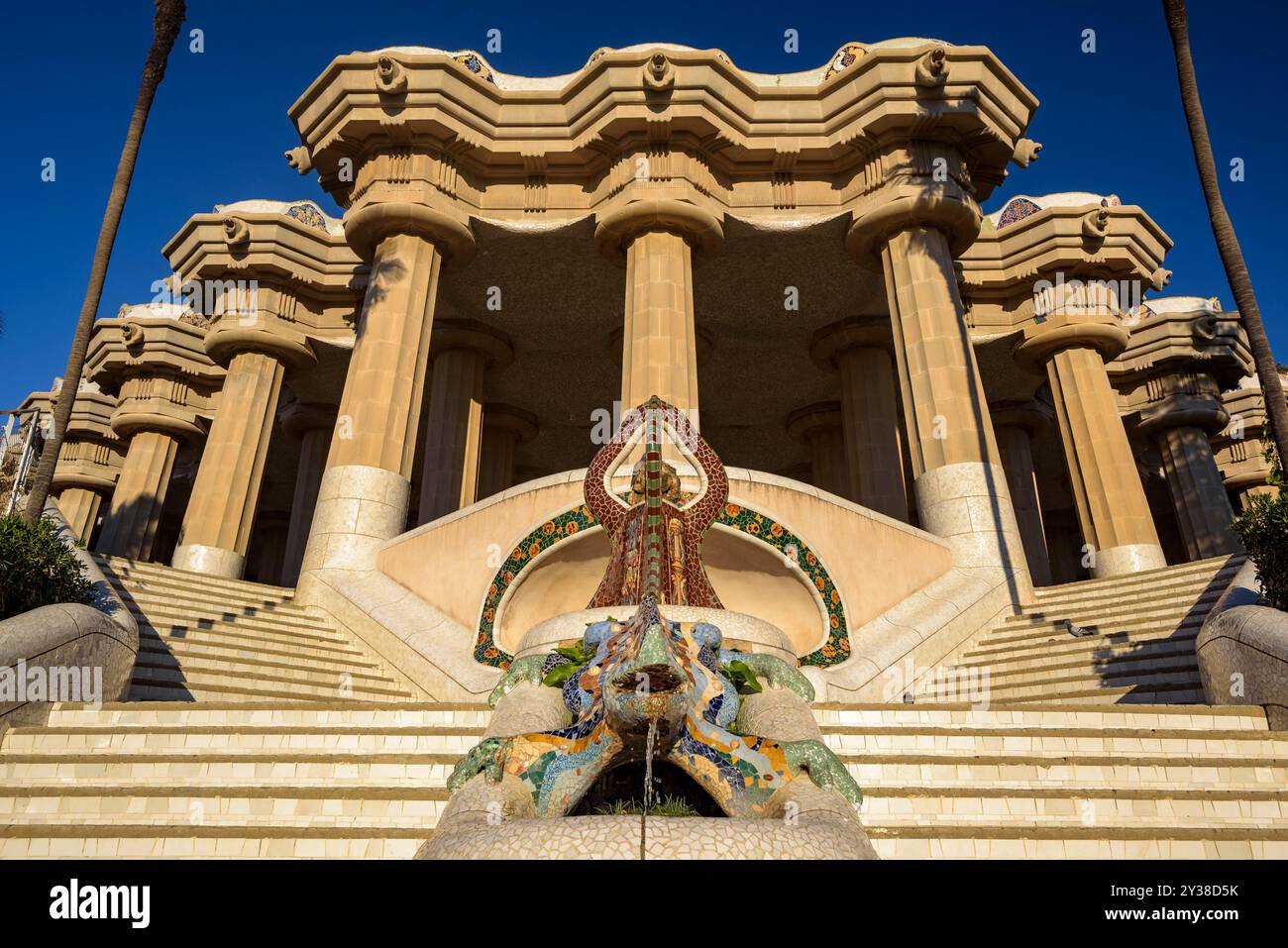 Dragon del parque guell hi-res stock photography and images - Alamy