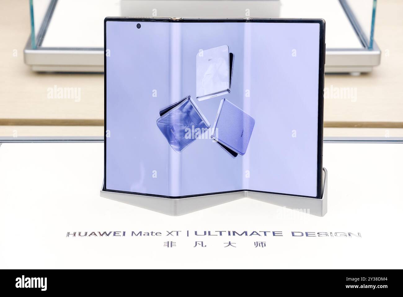 Tri fold phone hi-res stock photography and images - Alamy