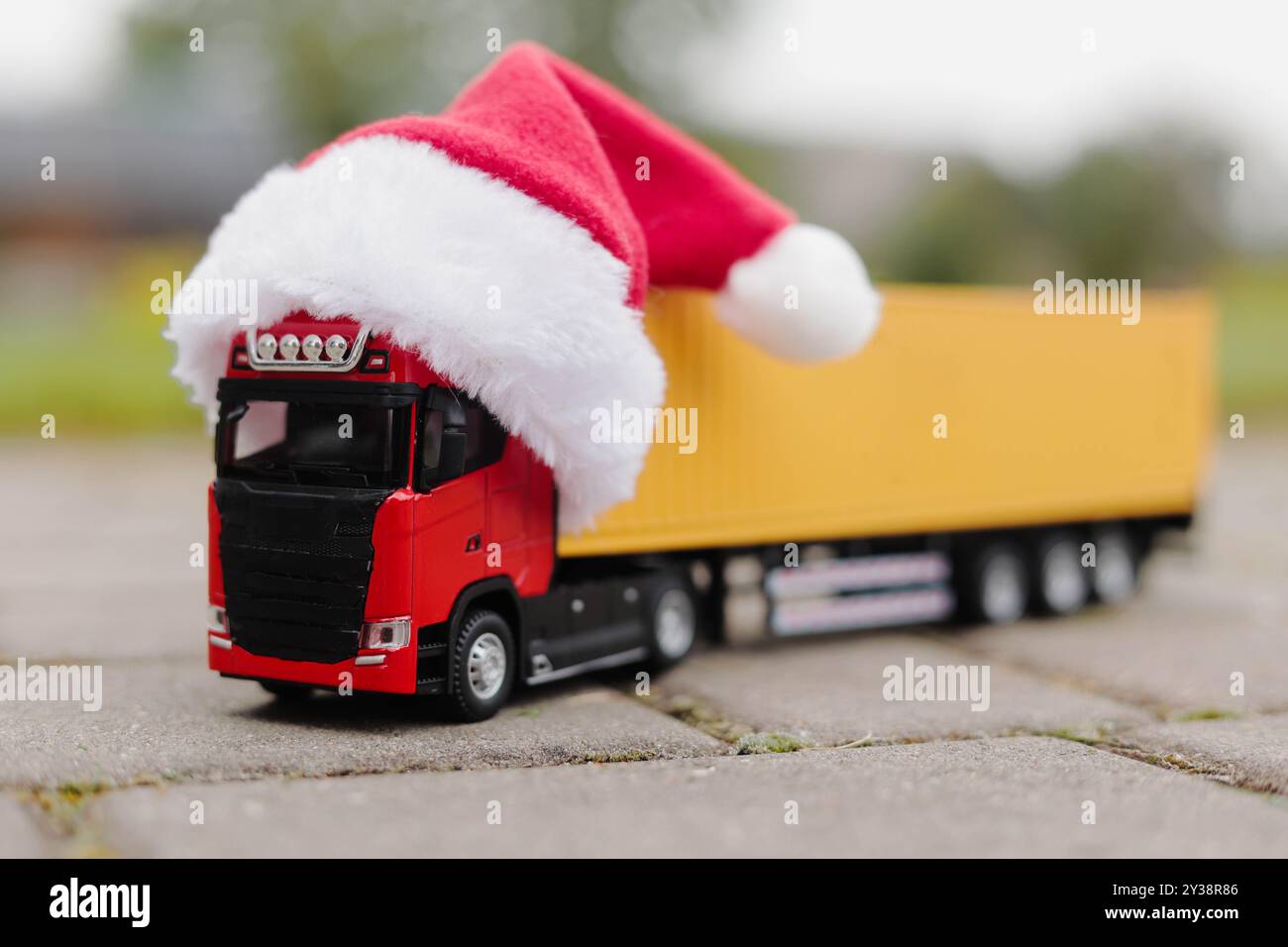 Car delivering christmas new hi-res stock photography and images - Alamy
