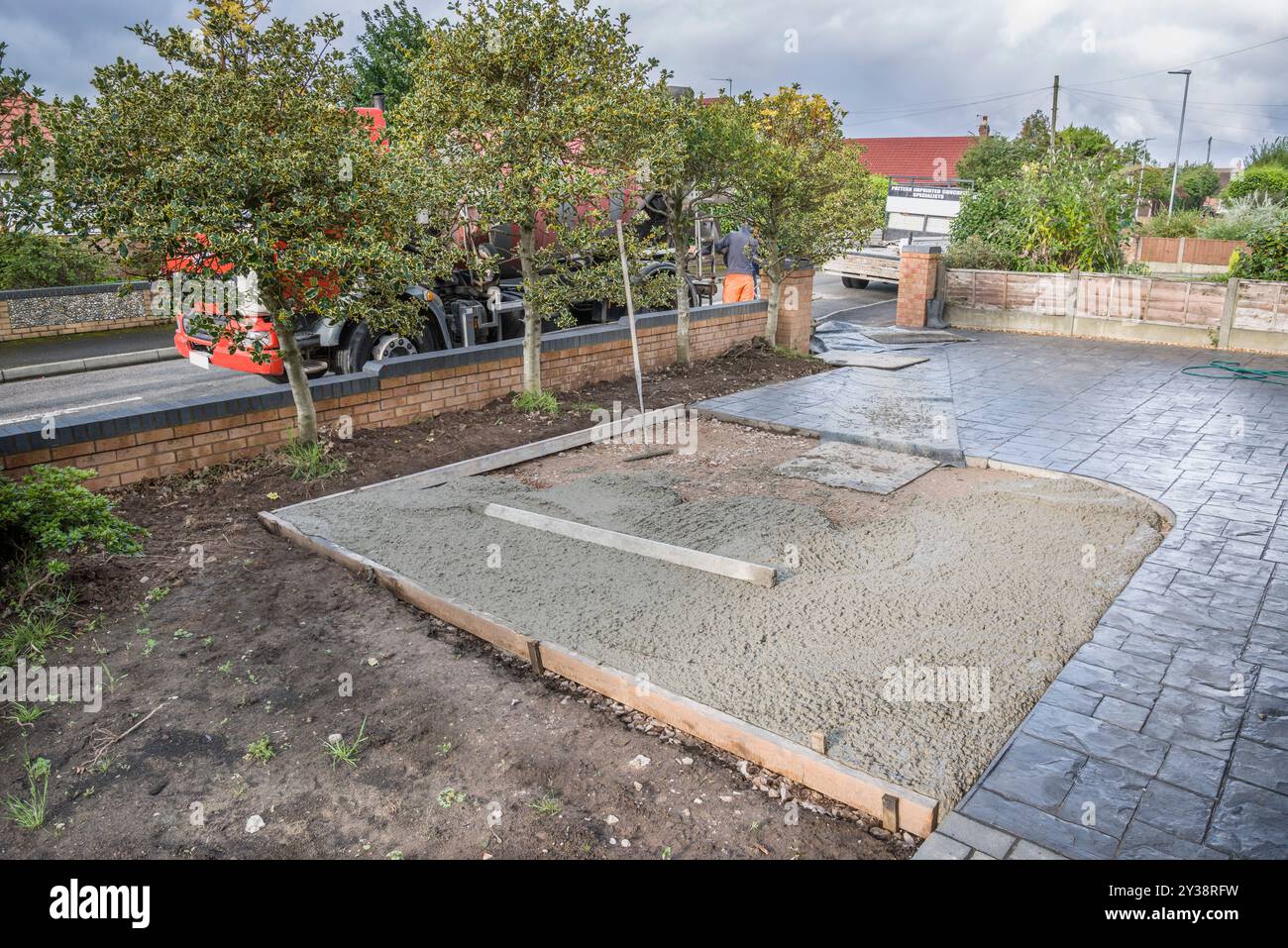 work men pouring concrete creating a new concrete driveway Stock Photo ...