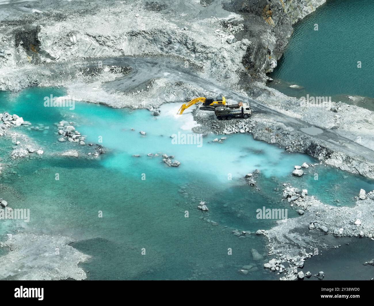 Limestone quarrying operation hi-res stock photography and images - Alamy
