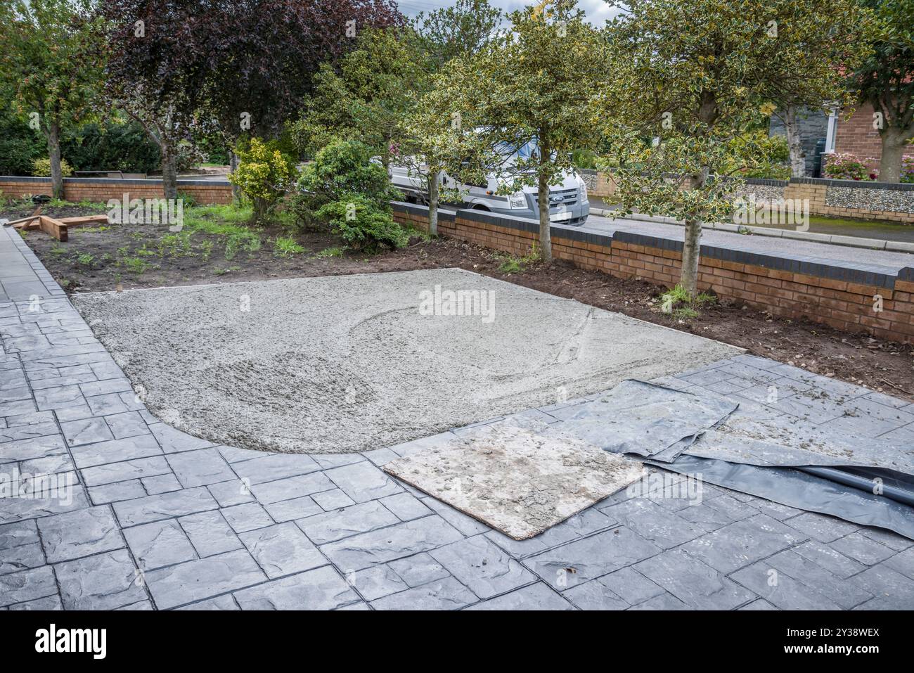 work men pouring concrete creating a new concrete driveway Stock Photo ...