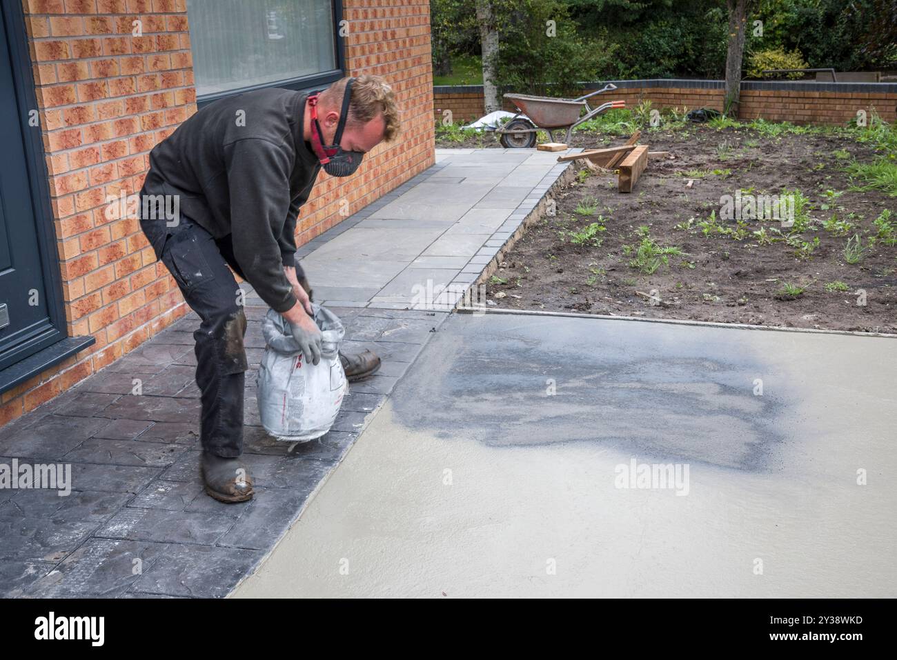 work men pouring concrete creating a new concrete driveway Stock Photo ...