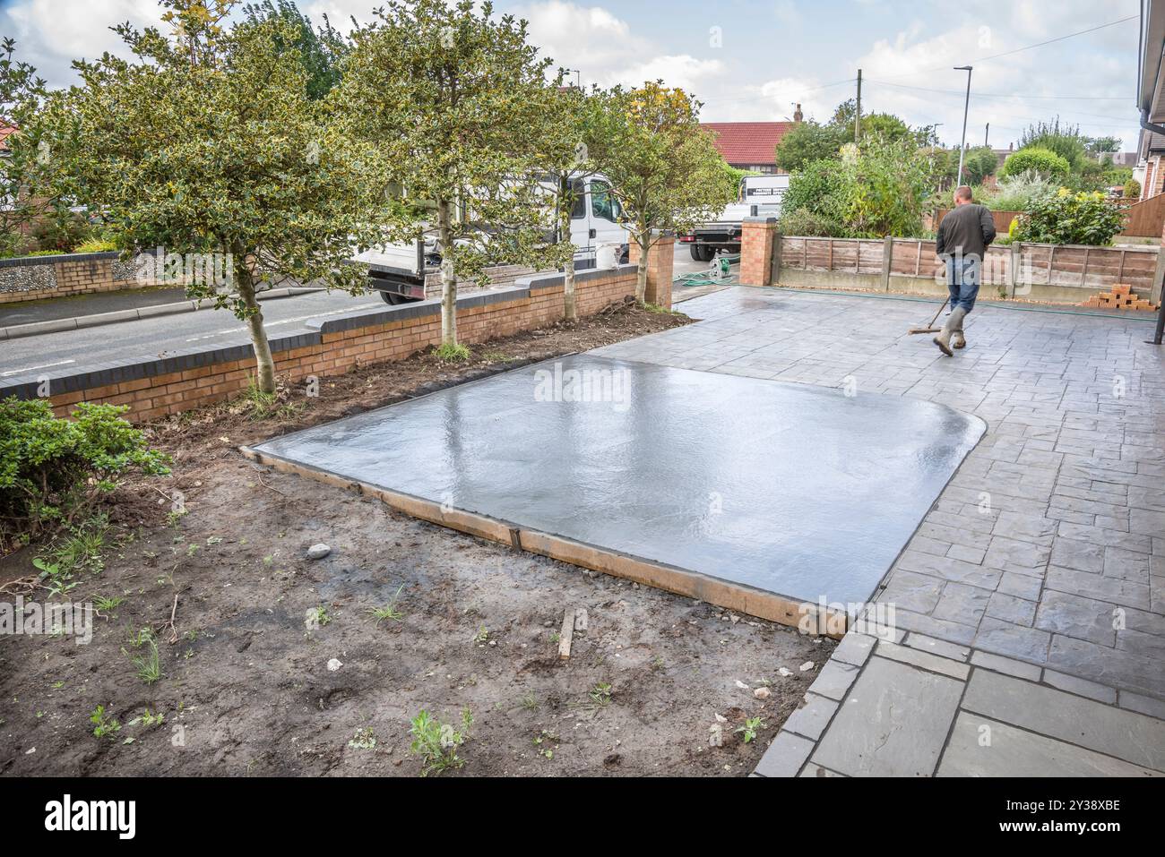 work men pouring concrete creating a new concrete driveway Stock Photo ...