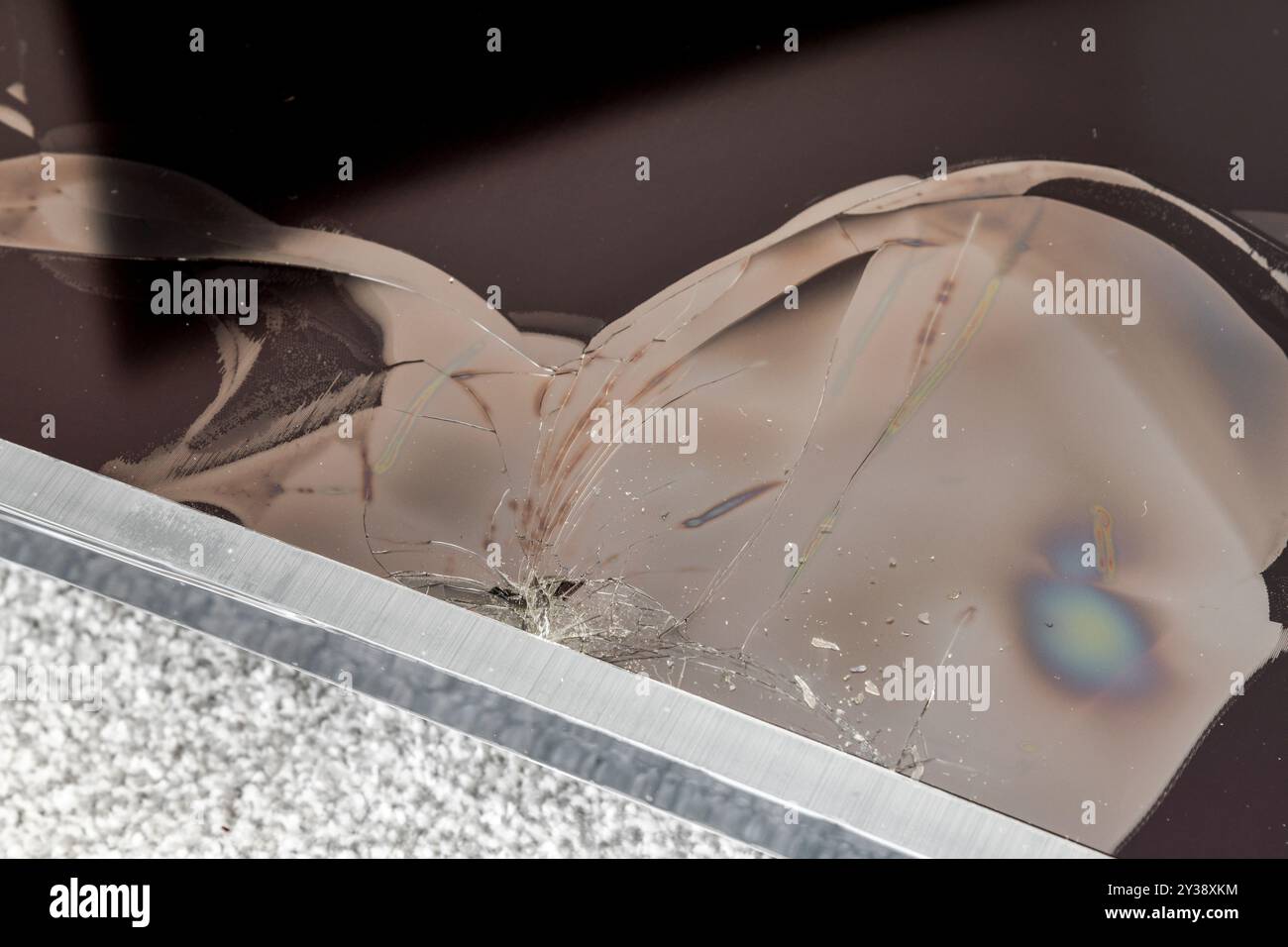 Tv screen smashed hi-res stock photography and images - Alamy