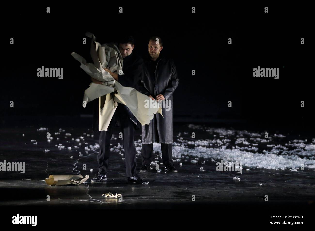 Andreas Döhler und Jonathan Kempf, v.l., während der Fotoprobe für das ...