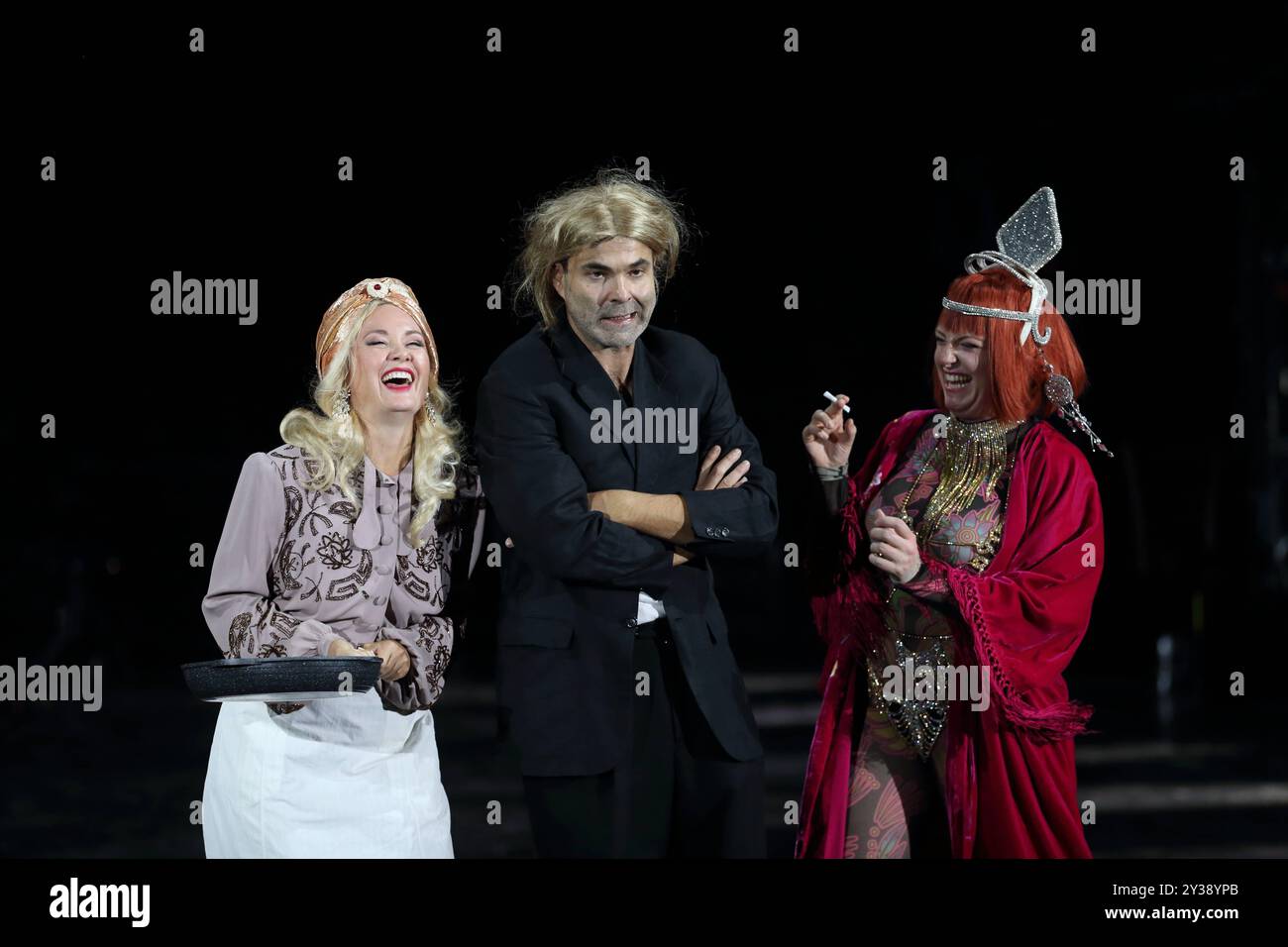 Pauline Knof, Andreas Döhler und Maeve Metelka, v.l., während der ...