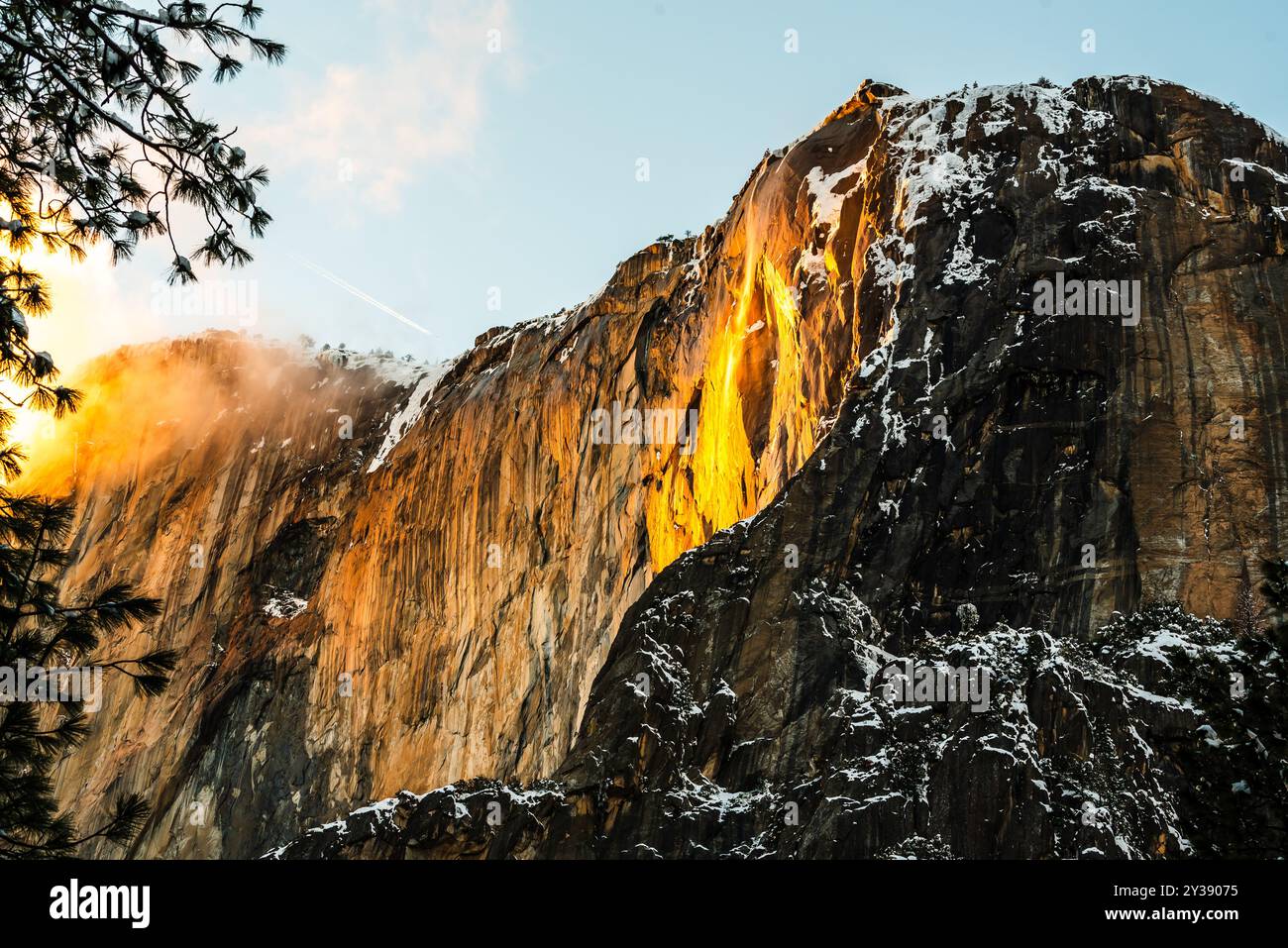 Yosemite firefall illuminated sunset light hi-res stock photography and ...