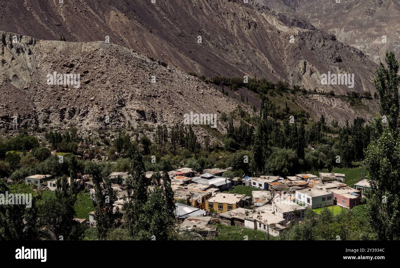 Pakistan mountains people hi-res stock photography and images - Alamy