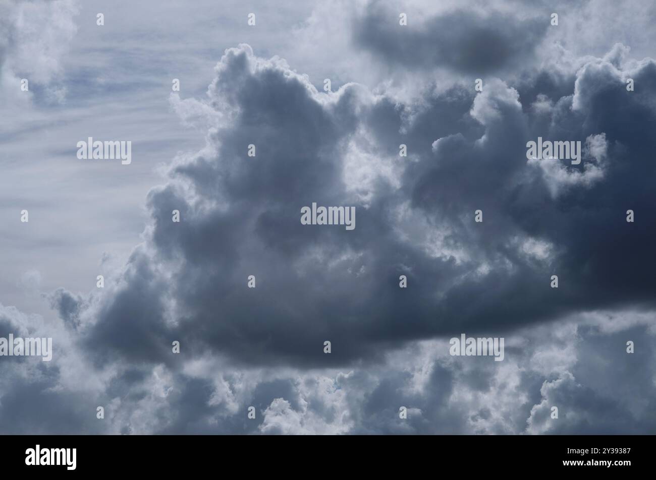Grey clouds on sky hi-res stock photography and images - Alamy
