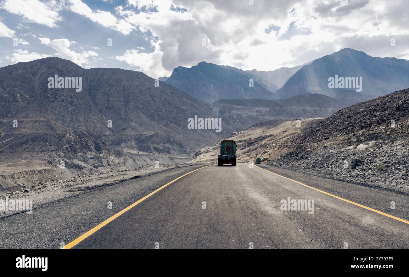 Gilgit baltistan karakoram highway pakistan street hi-res stock ...