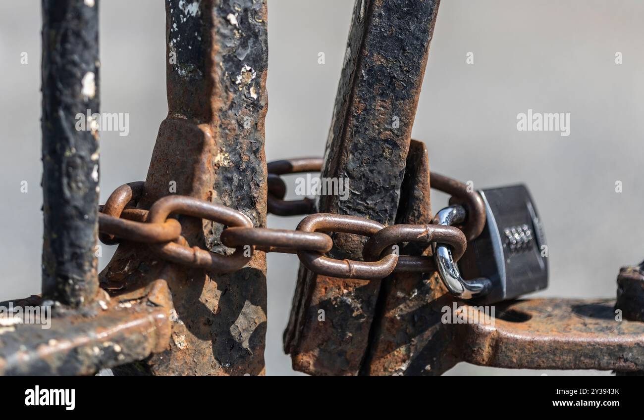 Old lock on rusty gate Stock Photo - Alamy