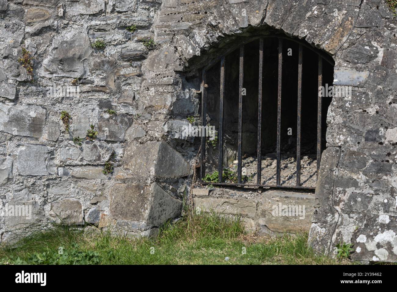Old entrance to a old castle ruins Stock Photo - Alamy