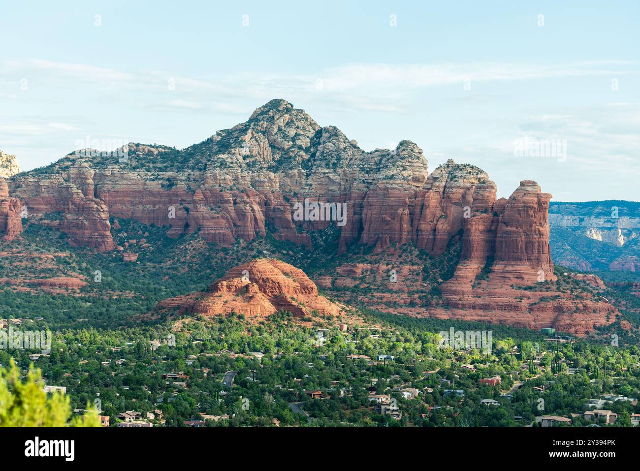 Sedona’s iconic red rock formations rise above lush greenery Stock ...