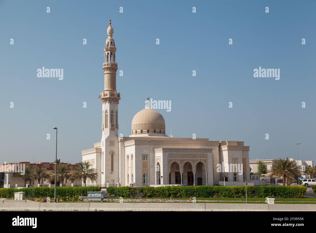 The single minaret Bin Rashid Al Fattan Mosque de Masjid Musabah em ...