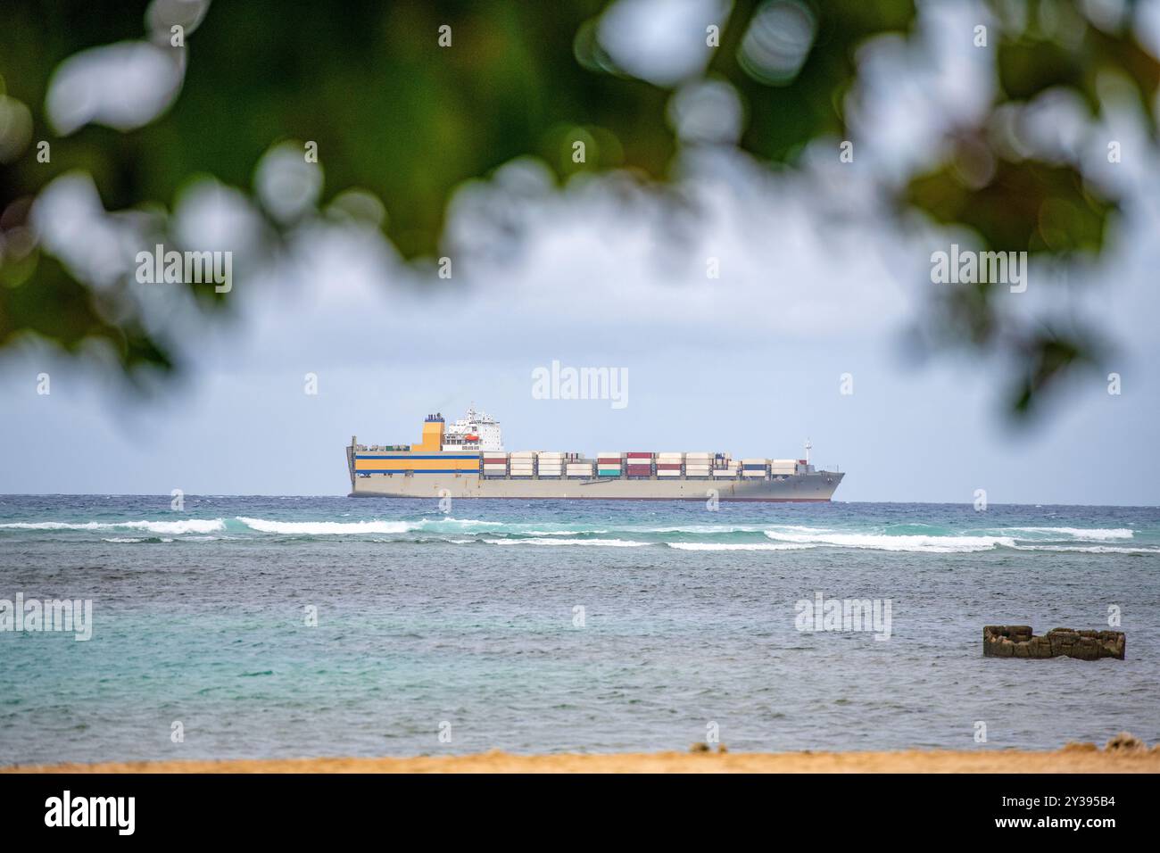 Container ship heding into port in Honolulu Hawaii Stock Photo - Alamy
