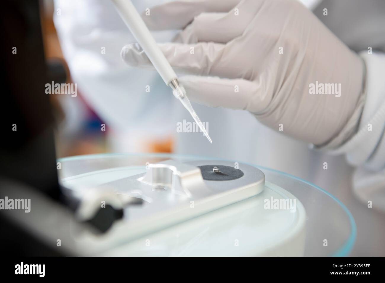 Lab technician using pipette hi-res stock photography and images - Alamy