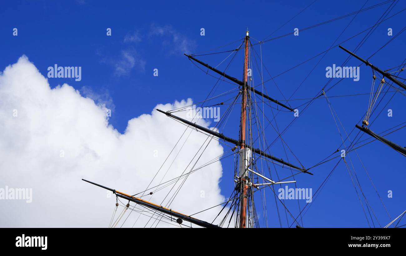Nautical elements and parts of ship hi-res stock photography and images ...