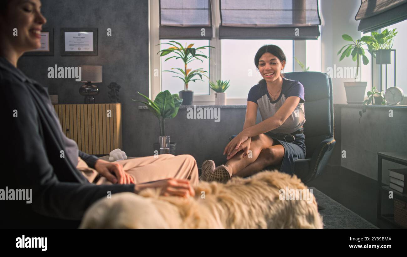 Teen therapy dog hi-res stock photography and images - Alamy