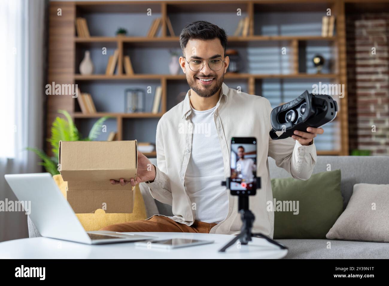 Engaging virtual studio setup hi-res stock photography and images - Alamy